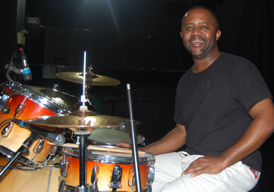 Mukanya Takes Over Late Oliver Mtukudzi’s Manager. – ZimEye